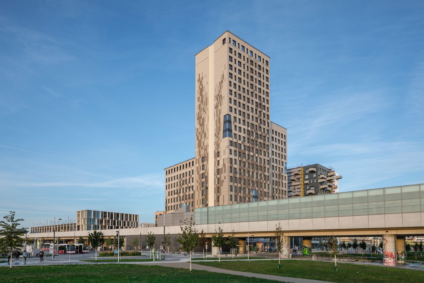 HoHo Wien: Holz-Hybrid-Hochhaus mit Brettschichtholz